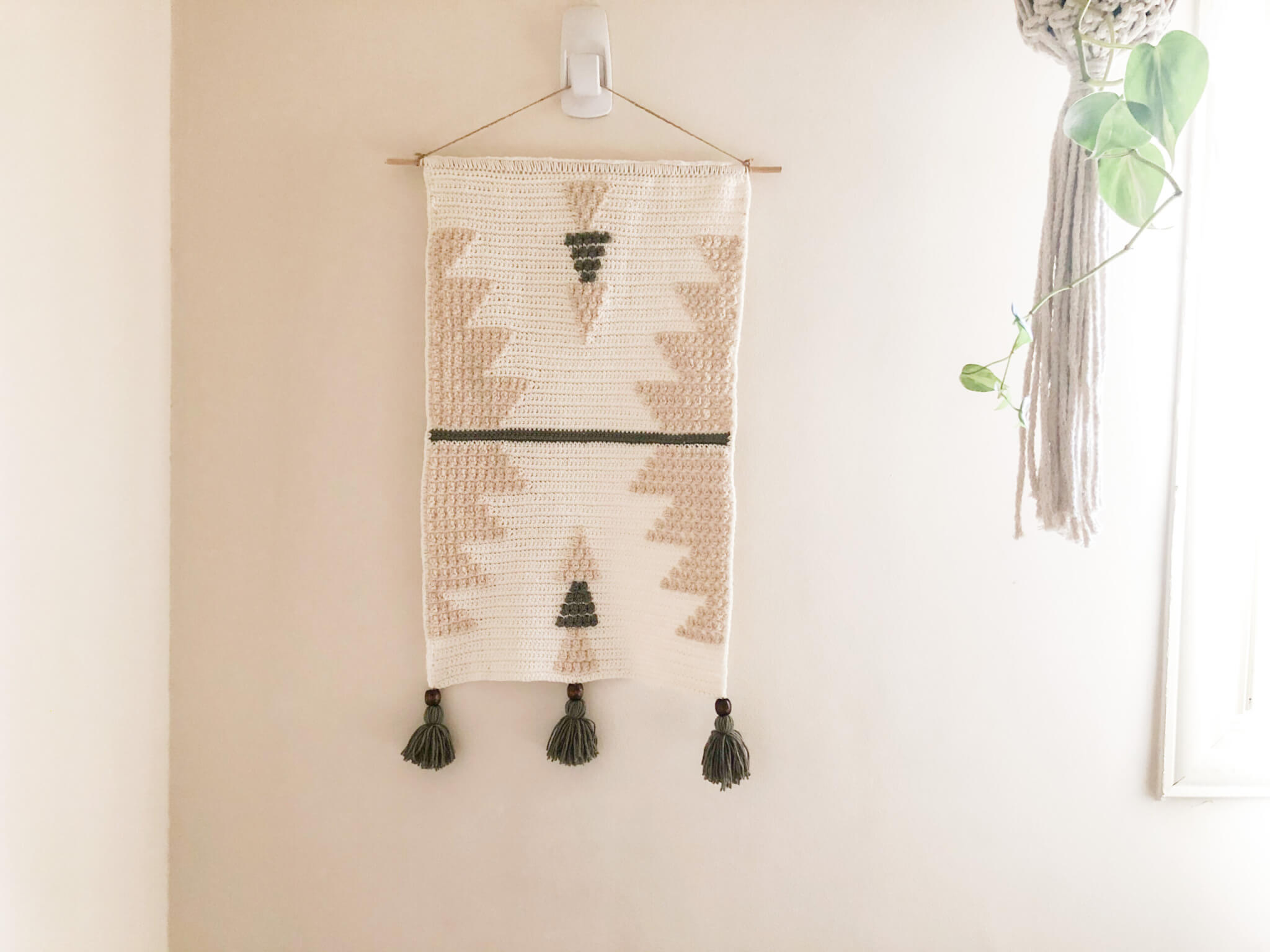 Boho Chic Aztec Crochet Wall Hanging Free Pattern – Topknotch